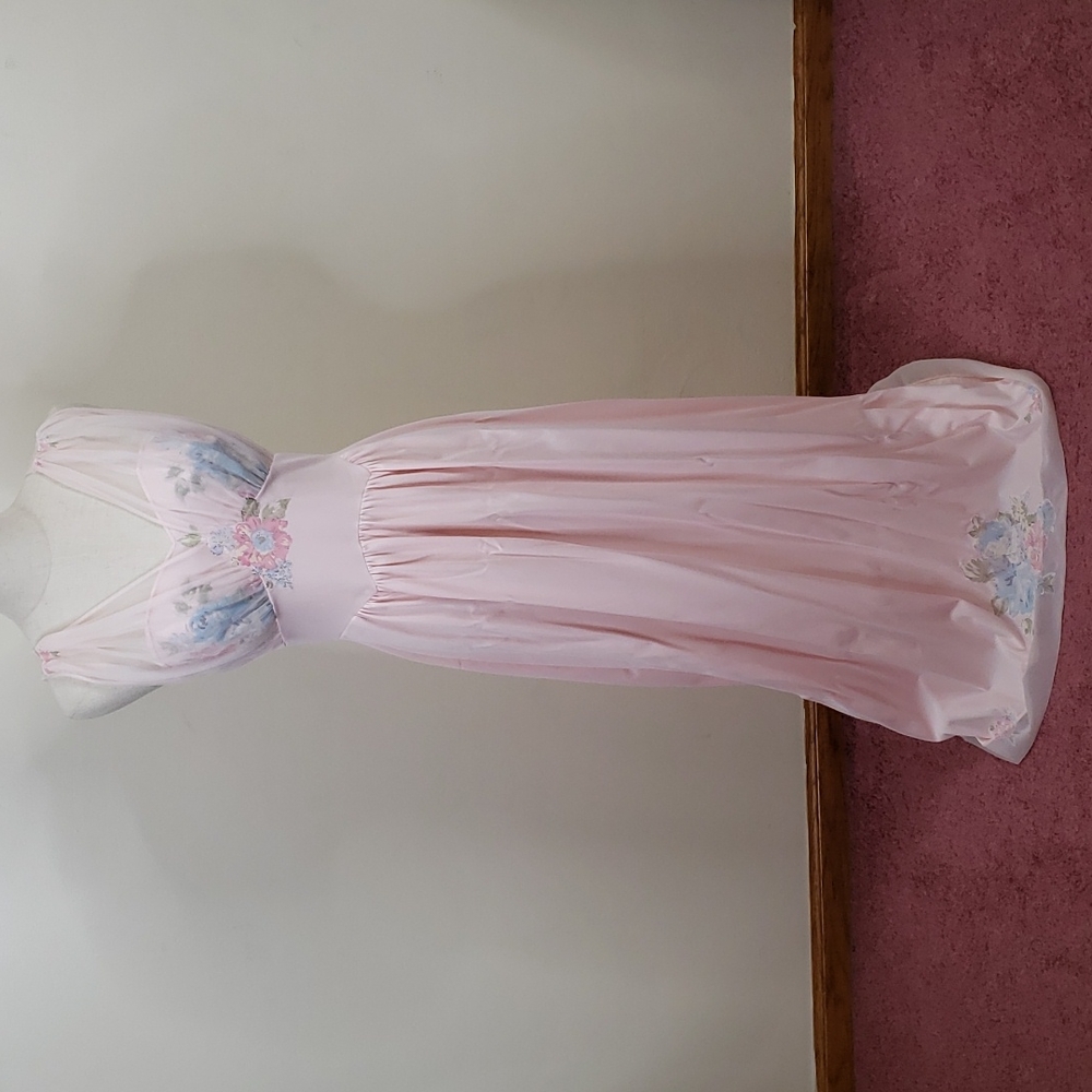 Rare Laros Pink Floral 1950s Nightgown - Gem